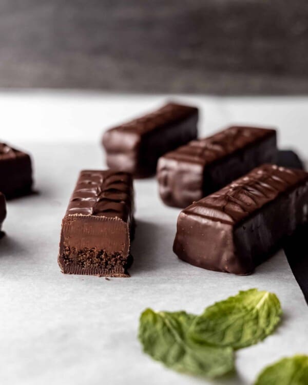 Copycat thin mint candy bars - One Sweet Mama